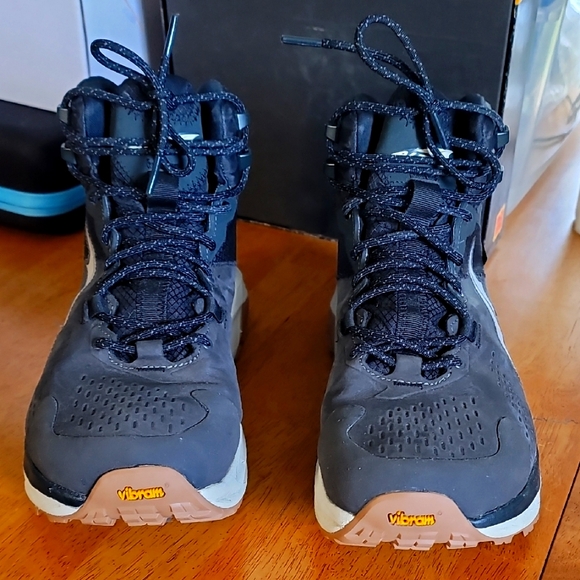 Altra | Shoes | Altra Black Lace Up Boots With Vibram Soles | Poshmark